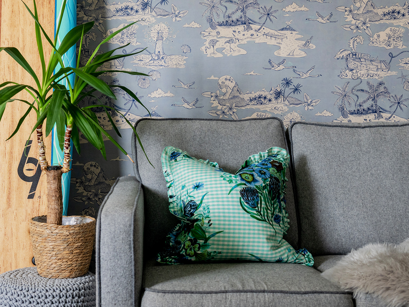 Tapete Castaway Wallpaper in Sky-Blue | Wear the walls | Castaway ...
